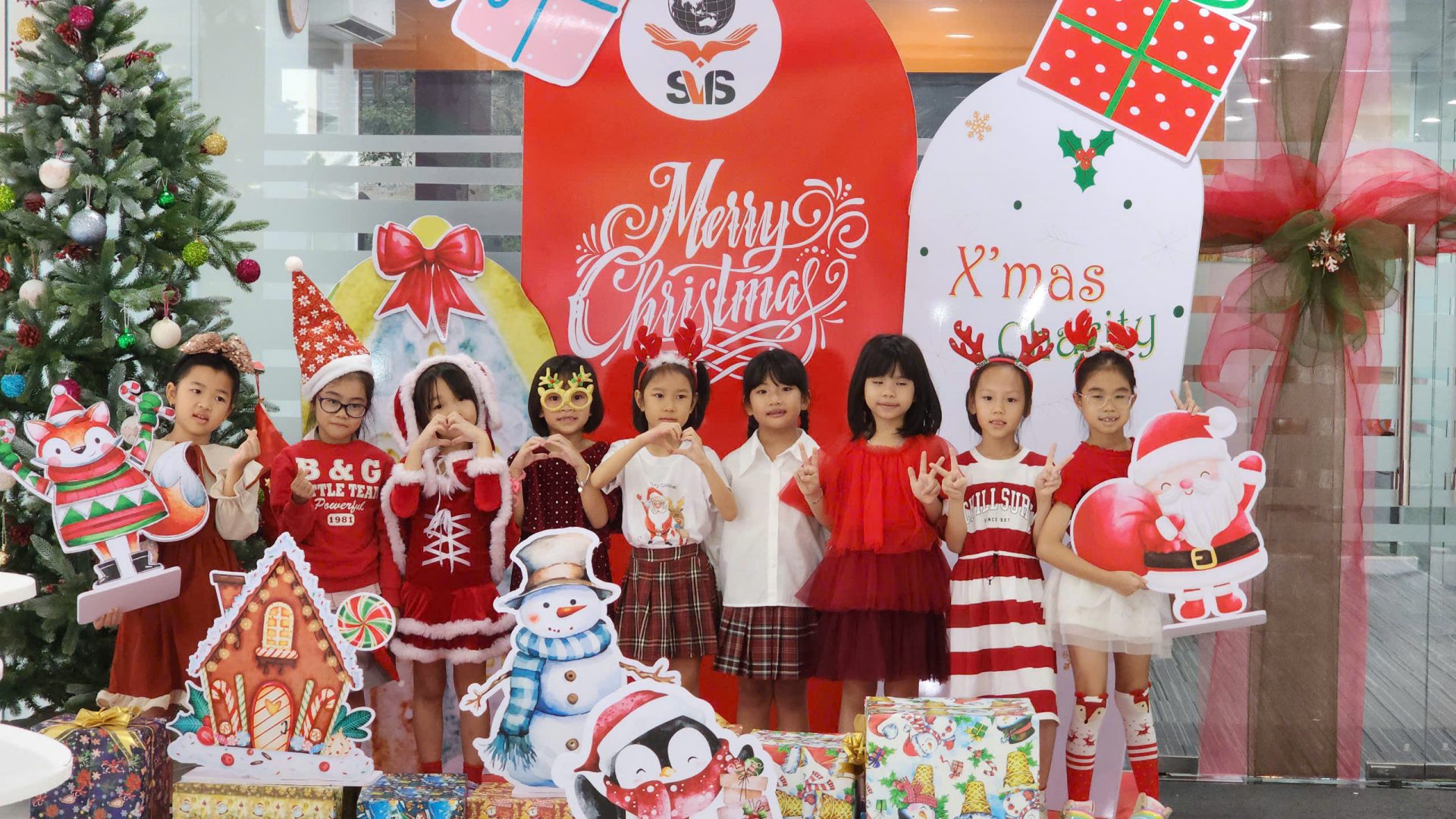 🎉🎉 🎅 Take a look at how our SVIS @ Nha Trang campuses were filled with ...